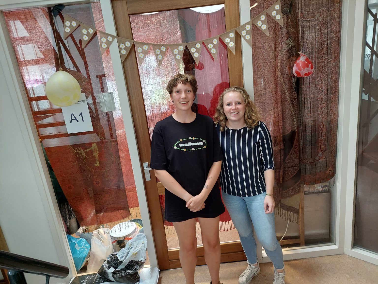 Buren Kim (24) en Noa (22) kunnen het prima met elkaar vinden ...